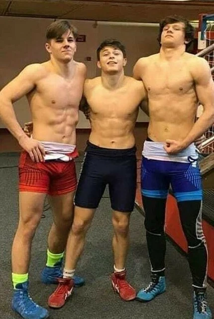 Shirtless Male Beefcake Trio Muscular Athletes Fit Jocks Hunk Men Photo 4x6 B716 Eur 361