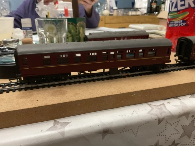 TRIANG OO GAUGE, R29/221, 2 X Maroon 1st Class Coaches. Good Condition ...