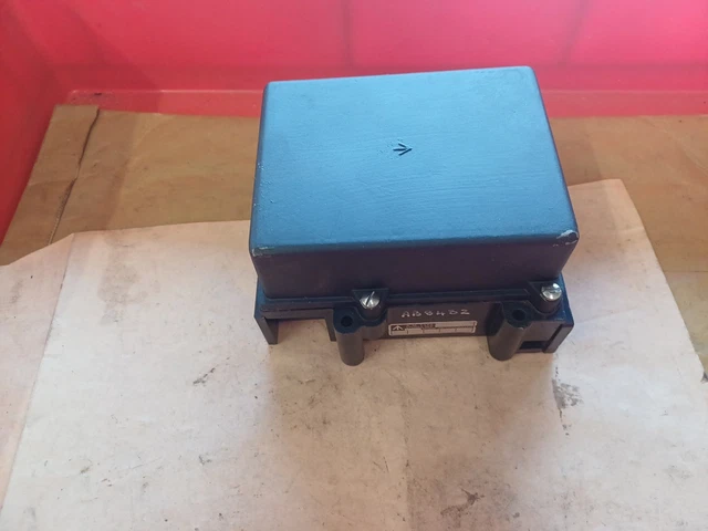 AIRCRAFT PARTS HAWKER HUNTER COCKPIT INSTRUMENT PANEL CIRCUIT BREAKER £ ...