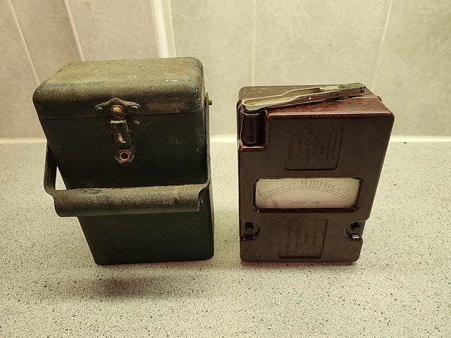 VINTAGE MEG MEGGER Hand Crank Insulation Tester & Case 500 Volts Made ...