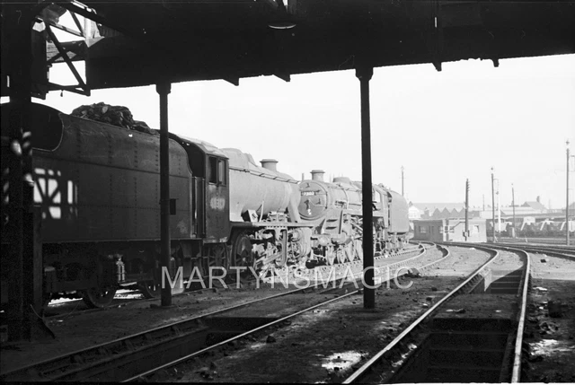 R-35MM RAILWAY NEGATIVE 73133 + 8F @ Patricroft MPD east shed 12-4-1968 ...