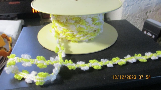 MERCERIE GALONS STYLE rococo fleurs jaune poussin long metrage EUR 20 ...