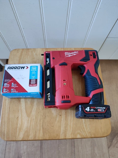 MILWAUKEE M12 BST stapler staple gun c/w Red Lithium 4Ah battery, Arrow ...