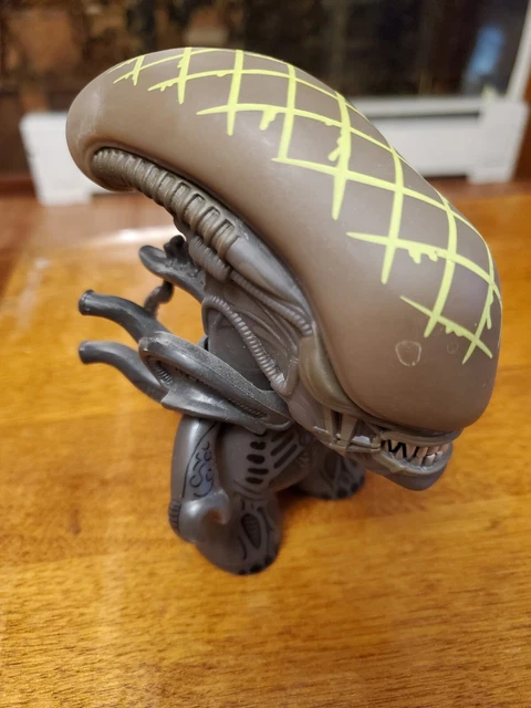 ALIEN VS PREDATOR Xenomorph AVP Titans Vinyl Figure Loot Crate ...