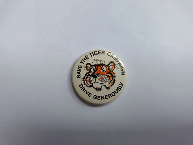 VINTAGE ESSO SAVE The Tiger Button Badge Advertising Logo Petrol Oil ...