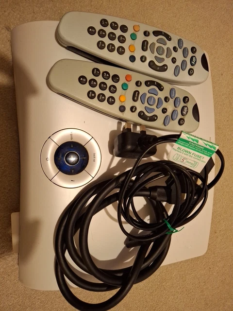 SKY BOX WITH viewing card White Amstrad Drx550 With Leads Powers On ...