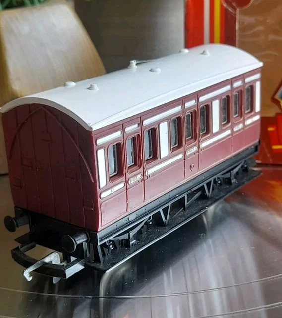 HORNBY R219 4 Wheel Short Composite Coach Caledonian Livery OO Gauge ...