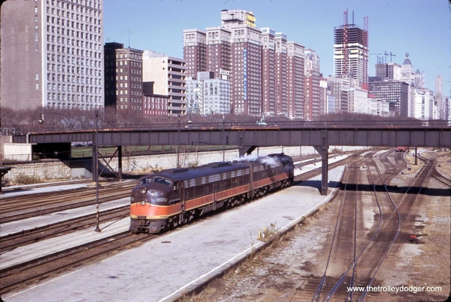 ICG ILLINOIS CENTRAL Gulf EMD E8 Loco #2021 1971 35 mm diapositive ...
