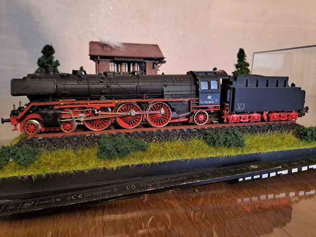 EISENBAHN DIORAMA H0/1:87 Märklin Dampflok BR 003160 -9 DB Vitrine EUR ...