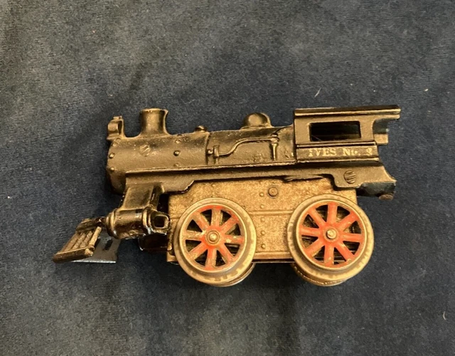 ANTIQUE CAST IRON clockwork wind up locomotive Ives #3, working £34.10 ...