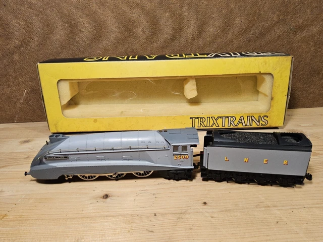 TRIX TRAINS RAILWAYS, Lner Silver Link Steam Locomotive, Boxed, 2 Rail ...