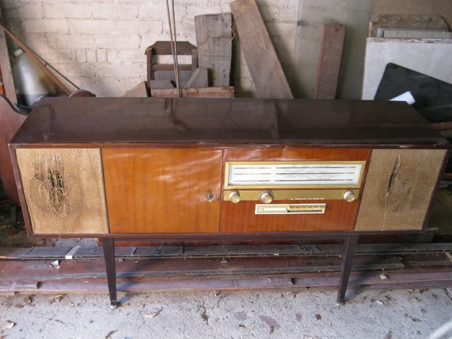 VINTAGE PHILIPS 522A Radiogram - A classic 1960's retro item, in need ...