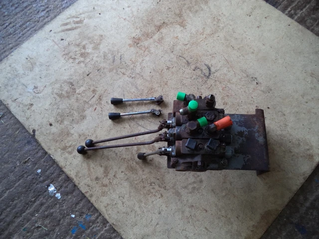 MASSEY FERGUSON TRACTOR Loader 3 Spool Block KONTAK mounting brackets ...