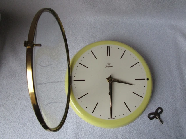 ALTE JUNGHANS KERAMIK UHR Wanduhr rund 22,5cm gelb Messingrahmen 50er J ...