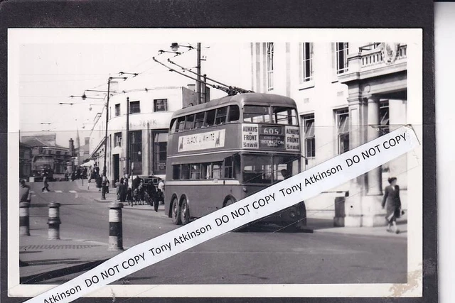LONDON TRANSPORT - Q1 Type Trolley Bus No. 1806 @ Wimbledon - Photo ...