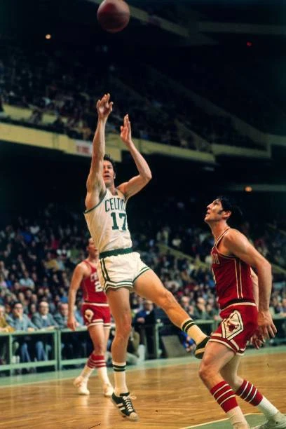 JOHN HAVLICEK BOSTON Celtics Shoots 1972 Old Basketball Photo £5.69 ...