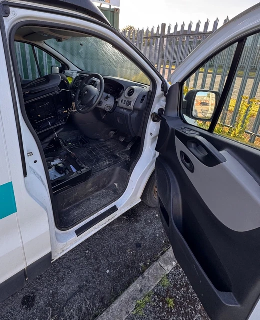 2018 - RENAULT Trafic LWB High Roof - 125bhp - Spares or Repair £1,150. ...