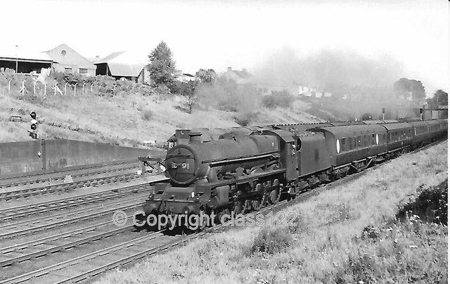 PHOTO - LMS Jubilee 4-6-0 No.45576 'Bombay' at Kensal Green £1.99 ...