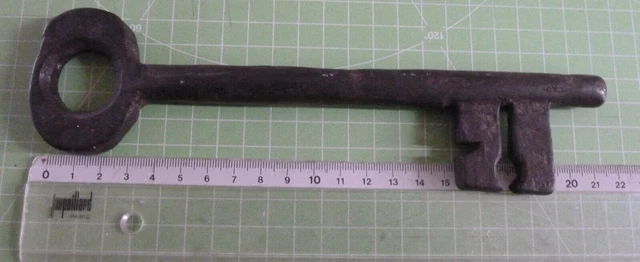 ANCIENNE GROSSE CLEF Fer Forge Longueur + De 21 Cm Clef De Chateau Ou ...