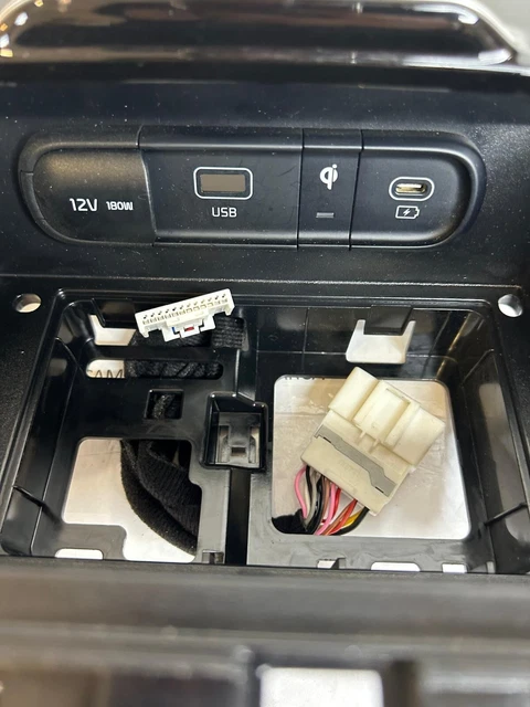 KIA SPORTAGE V Nq5 1.6 T-Gdi Anno 2022 Con Presa Usb Cod: 84630-R2000 ...