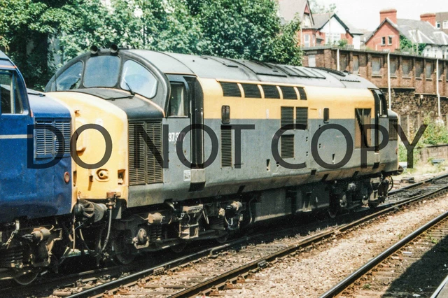 UK DIESEL TRAIN Railway Photograph Of Class 37 37377 Loco. Rm37-1098 £1 ...