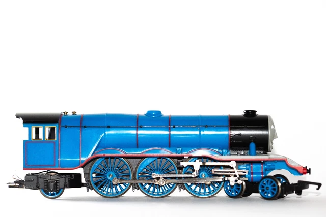 HORNBY THOMAS AND Friends Gordon the Big Blue Engine Steam Locomotive ... HORNBY THOMAS AND Friends Gordon the Big Blue Engine Steam Locomotive ...