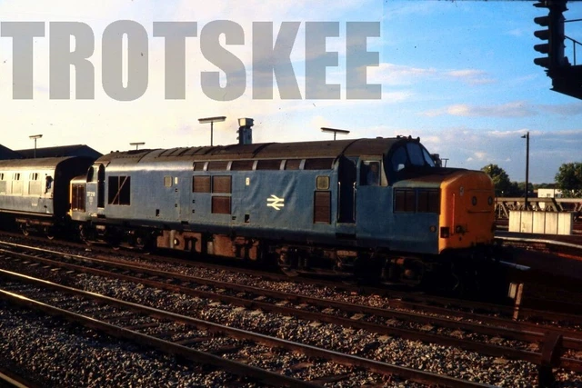 35MM SLIDE BR British Railways Diesel Loco Class 37 37218 Reading 1984 ...
