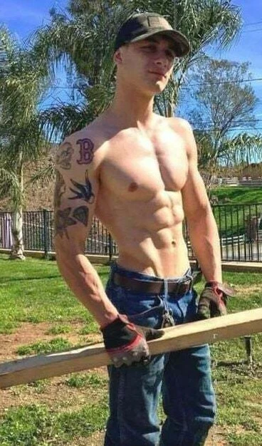 SHIRTLESS MALE BEEFCAKE Tattooed Arm Outdoor Construction Hunk PHOTO ...