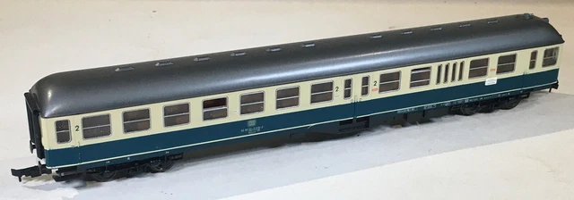 ROCO 4281 2ND class. Middle-entry baggage / passenger car. DB HO SCALE ...
