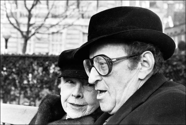 AMERICAN ACTRESS AND Writer Ruth Gordon With Husband 1980 OLD PHOTO EUR ...