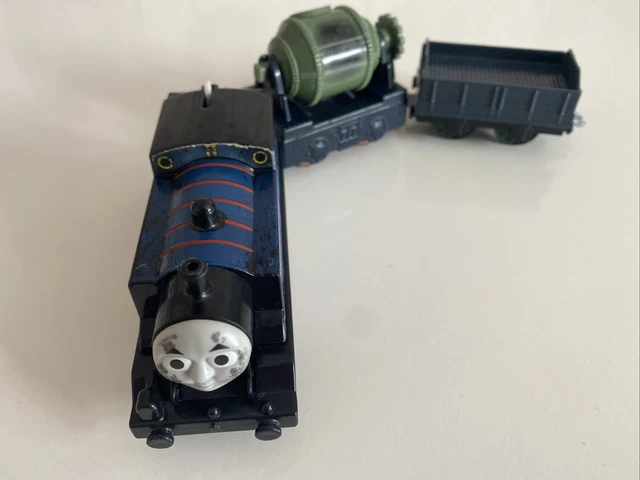 TRACKMASTER REVOLUTION THOMAS The Tank Engine Battery Train Steelworks ...