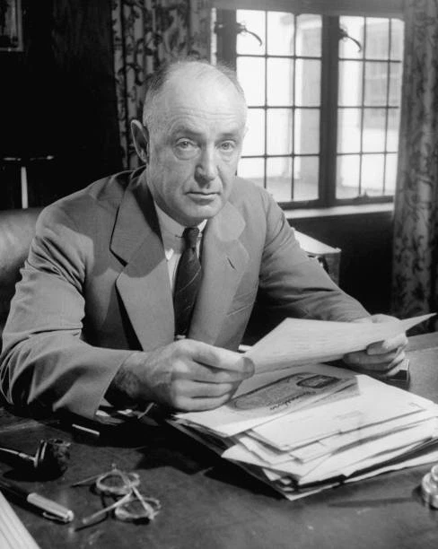 AMERICAN INVENTOR AND Olympic gold medalist AC Gilbert pose- 1940s Old ...