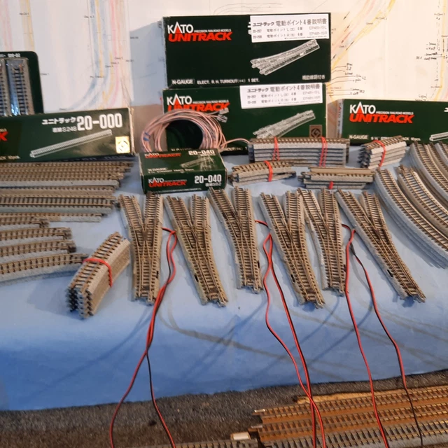 KATO SPUR N, 6 elektro Weichen mit kompl. Gleissystem EUR 80,00 ...