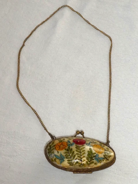 ANCIEN PORTE MONNAIE aumônière en nacre polychrome décor de fleurs + sa ...