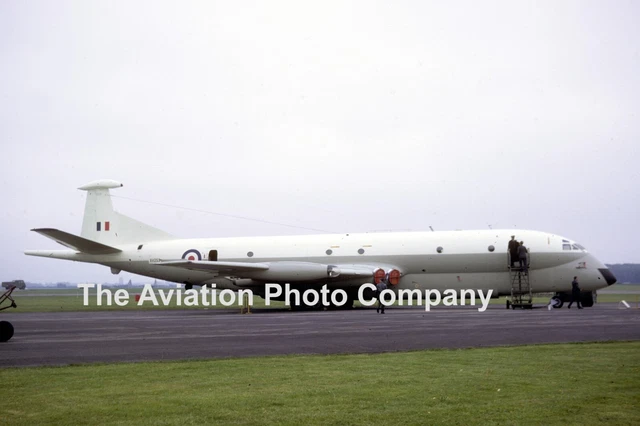 RAF HAWKER SIDDELEY Nimrod MR.1 XV258 at RAF Mildenhall (1971 ...