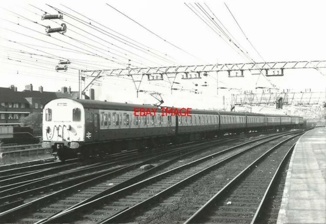 PHOTO CLASS 307 Emu No 307 123 (Ex-123) Surmounting Bethnal Green Bank ...