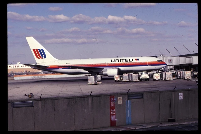 ORIGINAL FUJICHROME COLOUR Slide United Airlines Boeing 767-200 ...