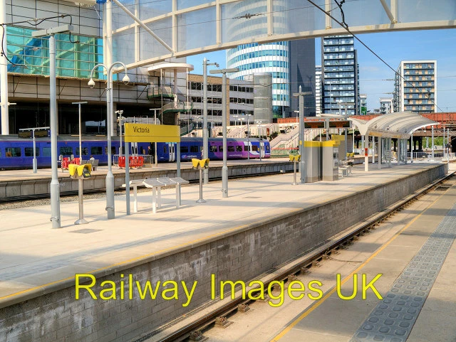 RAILWAY PHOTO - New Metrolink "Island" Platform at Victoria Station ...