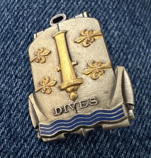 MARINE BDC BÂTIMENT débarquement chars DIVES AUGIS Pucelle Pin’s Broche ...