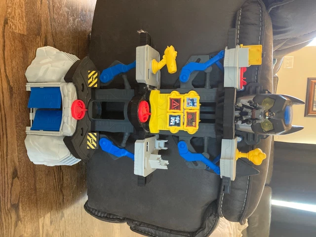 FISHER-PRICE IMAGINEXT TRANSFORMING DC Super Friends Batman Batcave ...