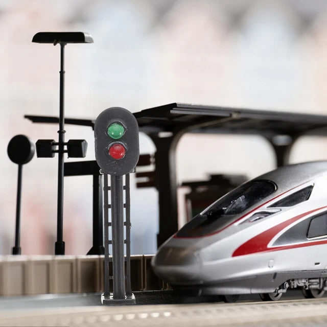 TOY ROAD SIGNS Model Train Lights Layouts Simulated Traffic Signal £5. ...