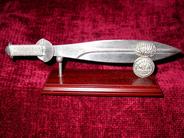 WW1 9TH BATTALION Royal Welsh Fusiliers Cledd Cleddyd Deskpiece Display ...