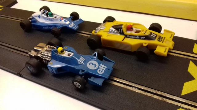 3 X VINTAGE SCALEXTRIC ELF F1 CARS - C135 TYRRELL + C121 TYRRELL + C134 ...