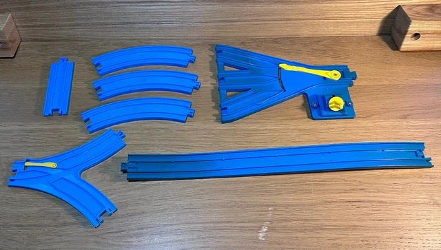 TOMY TRACKMASTER THOMAS The Tank Engine Blue Track Junctions Switches ...