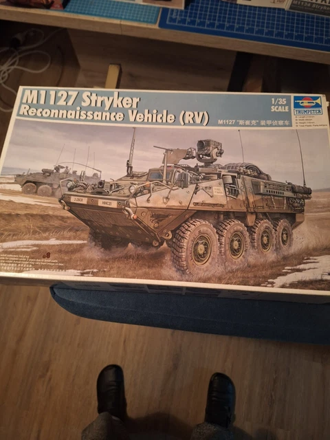 TRUMPETER M1127 STRYKER Reconnaissance Vehicle in 1:35 395 EUR 20,00 ...