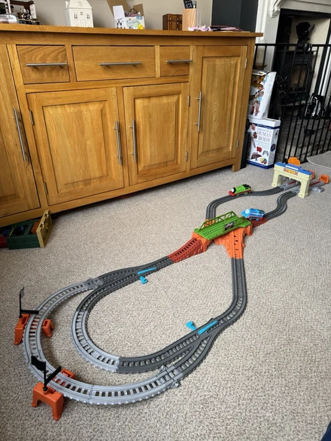 THOMAS AND FRIENDS trackmaster railway race set with 2 trains and ...