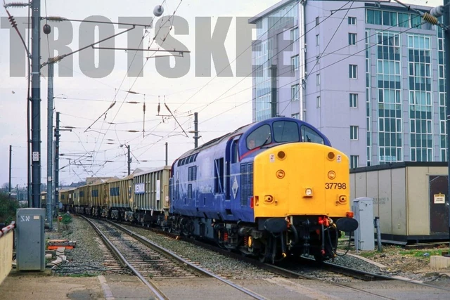 35MM SLIDE BR British Rail Diesel Loco Class 37 37798 1995 Original £4. ...