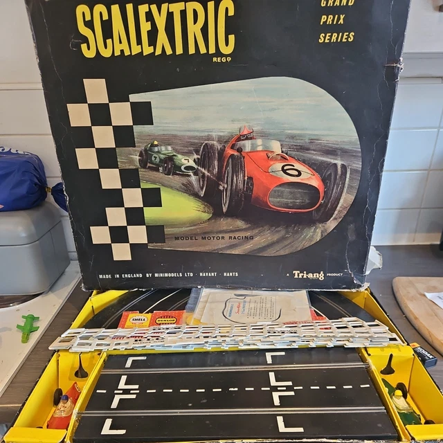 TRI-ANG - SCALEXTRIC - Grand Prix Series - GP 1 Set - 1960s complete £ ...