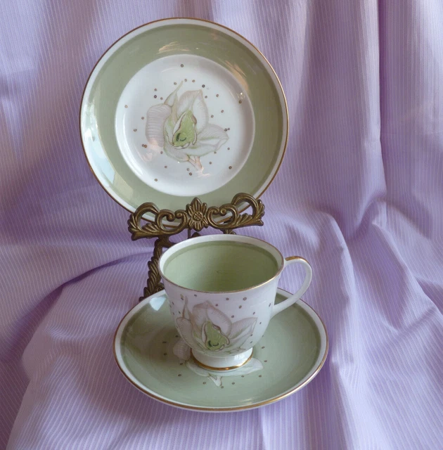 VINTAGE SUSIE COOPER Bone China Trio Magnolia Sage Green Gold Polka Dot ...