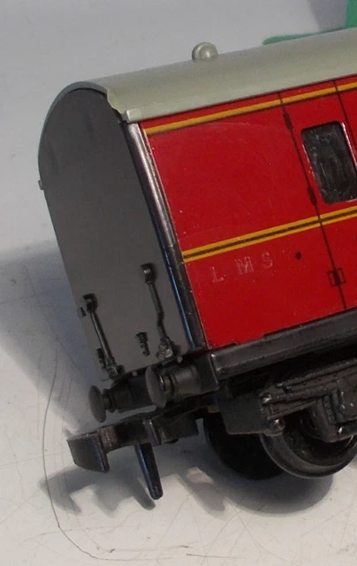 HORNBY DUBLO 2-RAIL 00 gauge BR 1st/2nd and Brake/2nd Class Suburban ...